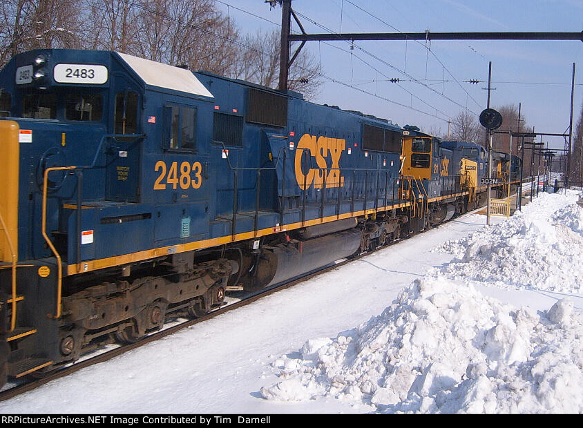 CSX 2483 on Q410